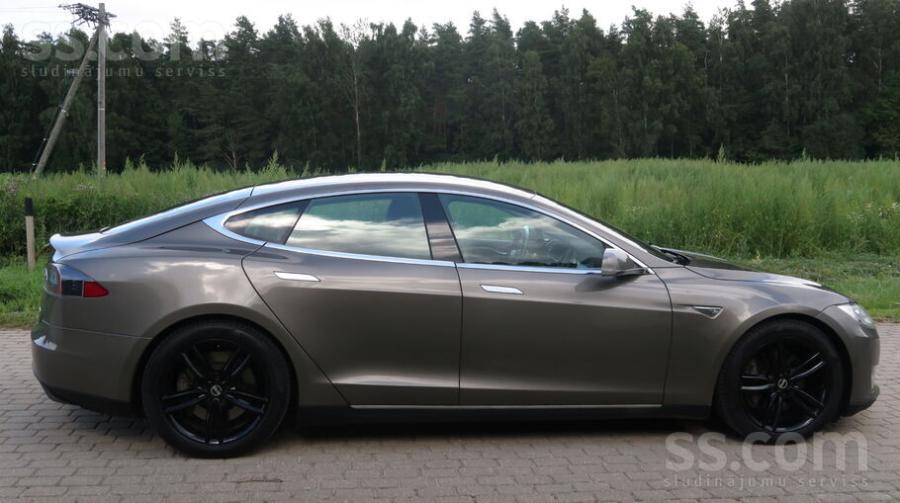 Brown Tesla Model S 2015 in Riga, with an engine capacity of 0.00 L and mileage of 196 thousand km for 14600 €, photo 7 on AUTOMOTO.COM.LV