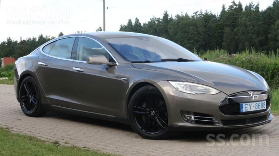 Brown Tesla Model S 2015 in Riga, with an engine capacity of 0.00 L and mileage of 196 thousand km for 14600 €, photo 8 on AUTOMOTO.COM.LV