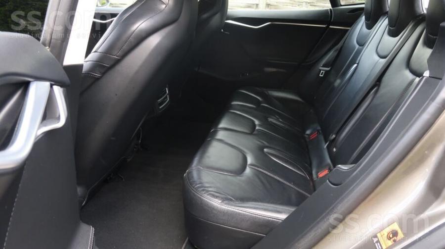 Brown Tesla Model S 2015 in Riga, with an engine capacity of 0.00 L and mileage of 196 thousand km for 14600 €, photo 12 on AUTOMOTO.COM.LV