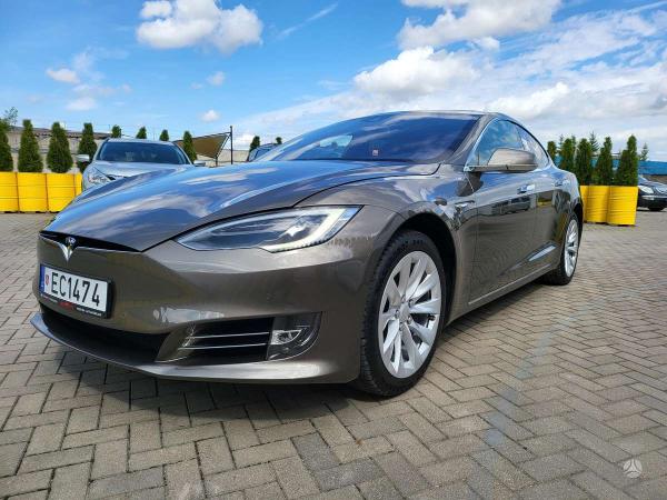 Brown Tesla Model S 2016 in Siauliai, with an engine capacity of 0.00 L and mileage of 149 thousand km for 16900 €, photo 2 on AUTOMOTO.COM.LV