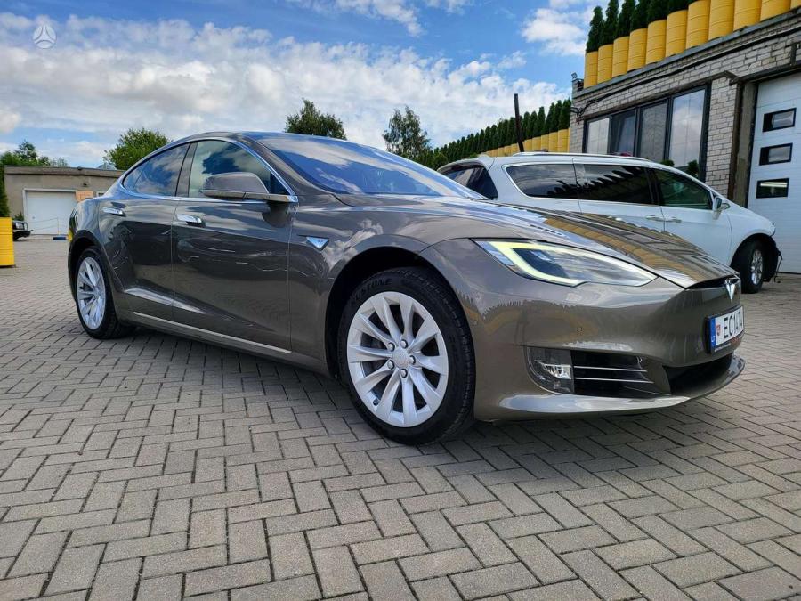 Brown Tesla Model S 2016 in Siauliai, with an engine capacity of 0.00 L and mileage of 149 thousand km for 16900 €, photo 7 on AUTOMOTO.COM.LV