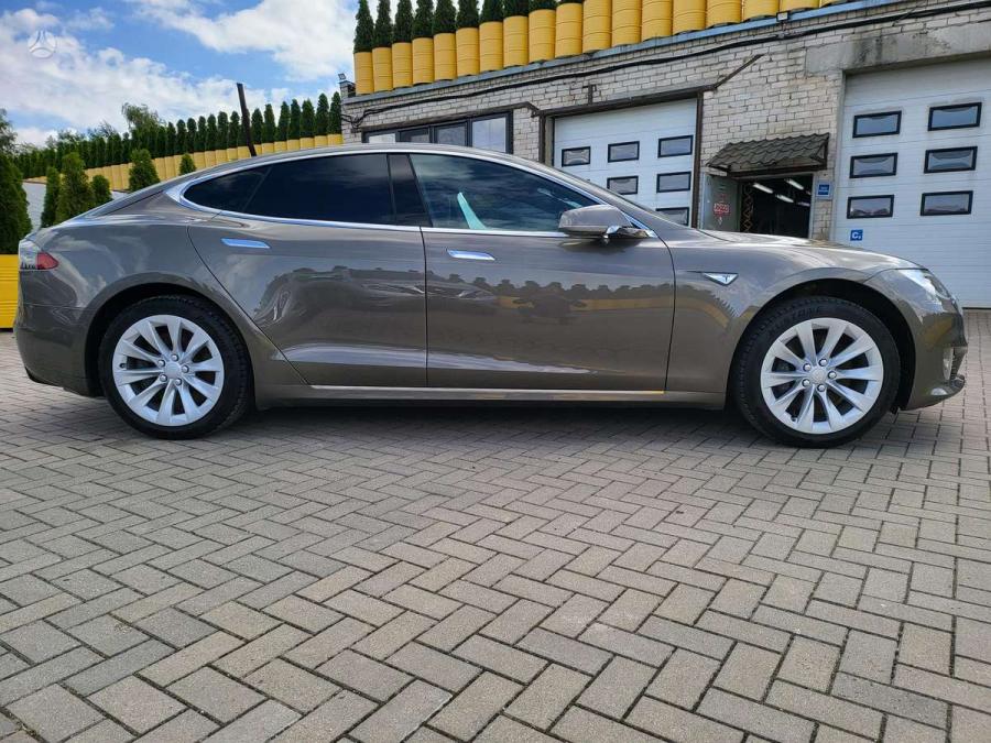 Brown Tesla Model S 2016 in Siauliai, with an engine capacity of 0.00 L and mileage of 149 thousand km for 16900 €, photo 9 on AUTOMOTO.COM.LV