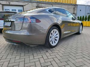 Brown Tesla Model S 2016 in Siauliai, with an engine capacity of 0.00 L and mileage of 149 thousand km for 16900 €, photo 11 on AUTOMOTO.COM.LV