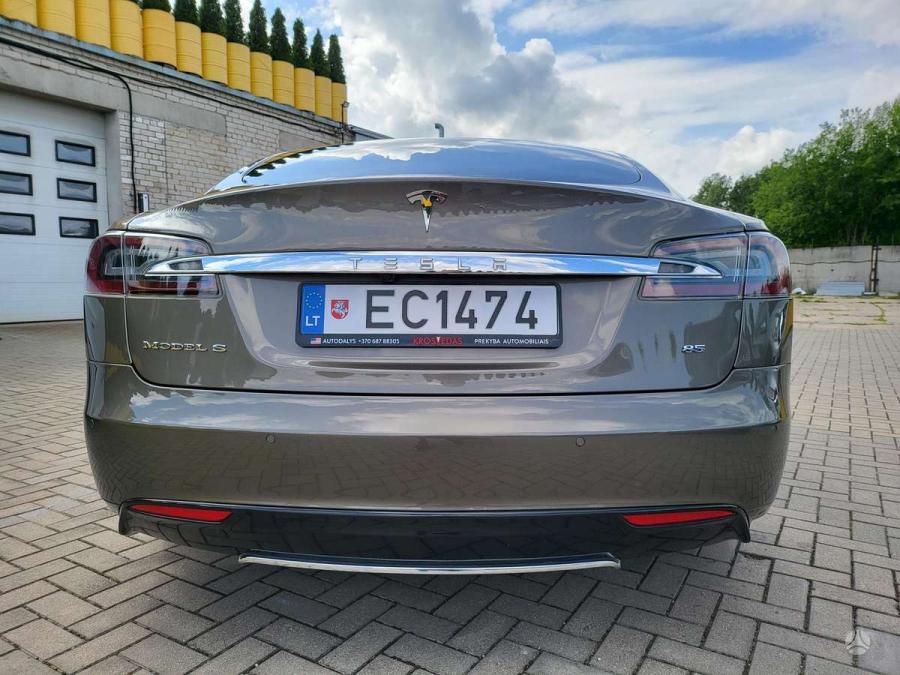 Brown Tesla Model S 2016 in Siauliai, with an engine capacity of 0.00 L and mileage of 149 thousand km for 16900 €, photo 13 on AUTOMOTO.COM.LV