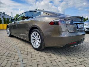 Brown Tesla Model S 2016 in Siauliai, with an engine capacity of 0.00 L and mileage of 149 thousand km for 16900 €, photo 15 on AUTOMOTO.COM.LV