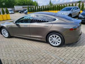 Brown Tesla Model S 2016 in Siauliai, with an engine capacity of 0.00 L and mileage of 149 thousand km for 16900 €, photo 16 on AUTOMOTO.COM.LV