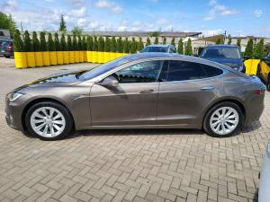 Brown Tesla Model S 2016 in Siauliai, with an engine capacity of 0.00 L and mileage of 149 thousand km for 16900 €, photo 17 on AUTOMOTO.COM.LV