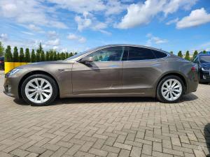 Brown Tesla Model S 2016 in Siauliai, with an engine capacity of 0.00 L and mileage of 149 thousand km for 16900 €, photo 18 on AUTOMOTO.COM.LV
