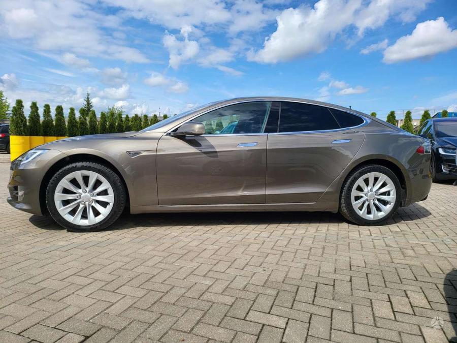 Brown Tesla Model S 2016 in Siauliai, with an engine capacity of 0.00 L and mileage of 149 thousand km for 16900 €, photo 18 on AUTOMOTO.COM.LV