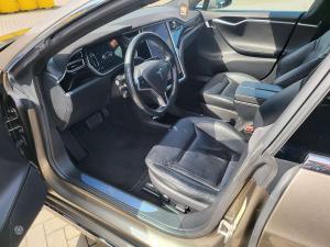 Brown Tesla Model S 2016 in Siauliai, with an engine capacity of 0.00 L and mileage of 149 thousand km for 16900 €, photo 19 on AUTOMOTO.COM.LV