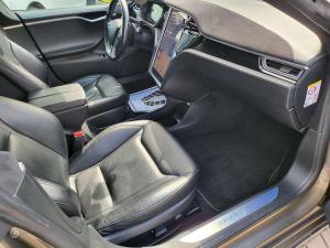 Brown Tesla Model S 2016 in Siauliai, with an engine capacity of 0.00 L and mileage of 149 thousand km for 16900 €, photo 21 on AUTOMOTO.COM.LV