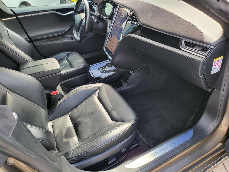 Brown Tesla Model S 2016 in Siauliai, with an engine capacity of 0.00 L and mileage of 149 thousand km for 16900 €, photo 21 on AUTOMOTO.COM.LV