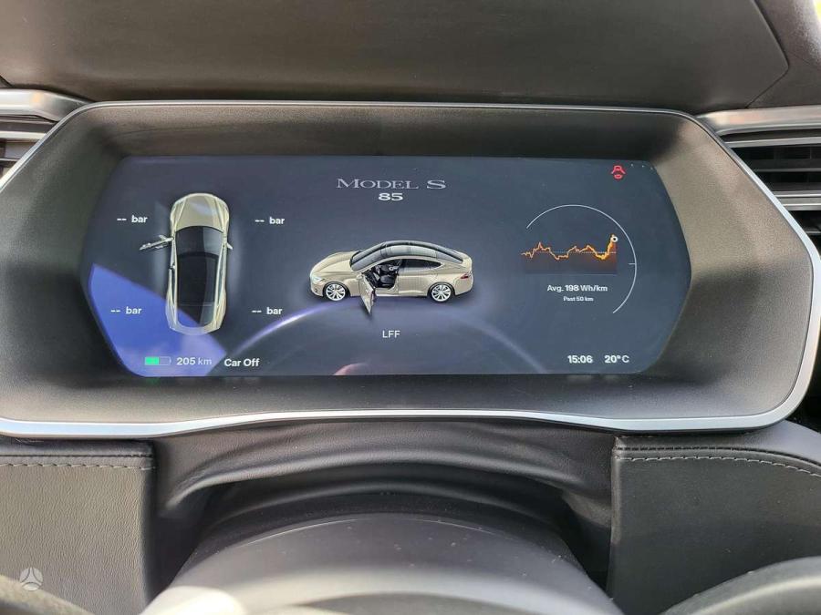 Brown Tesla Model S 2016 in Siauliai, with an engine capacity of 0.00 L and mileage of 149 thousand km for 16900 €, photo 22 on AUTOMOTO.COM.LV