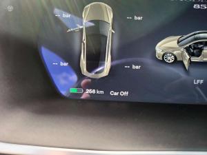Brown Tesla Model S 2016 in Siauliai, with an engine capacity of 0.00 L and mileage of 149 thousand km for 16900 €, photo 23 on AUTOMOTO.COM.LV