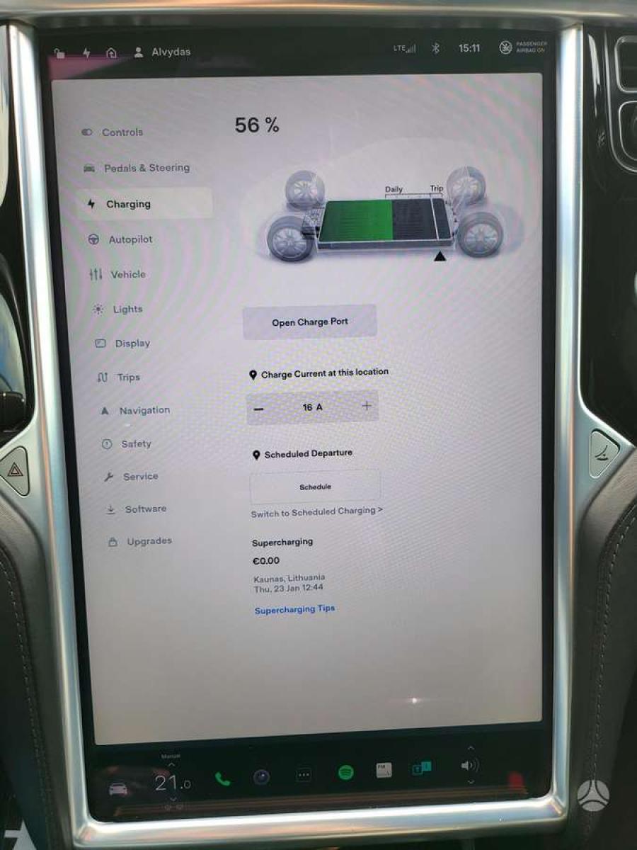 Brown Tesla Model S 2016 in Siauliai, with an engine capacity of 0.00 L and mileage of 149 thousand km for 16900 €, photo 26 on AUTOMOTO.COM.LV
