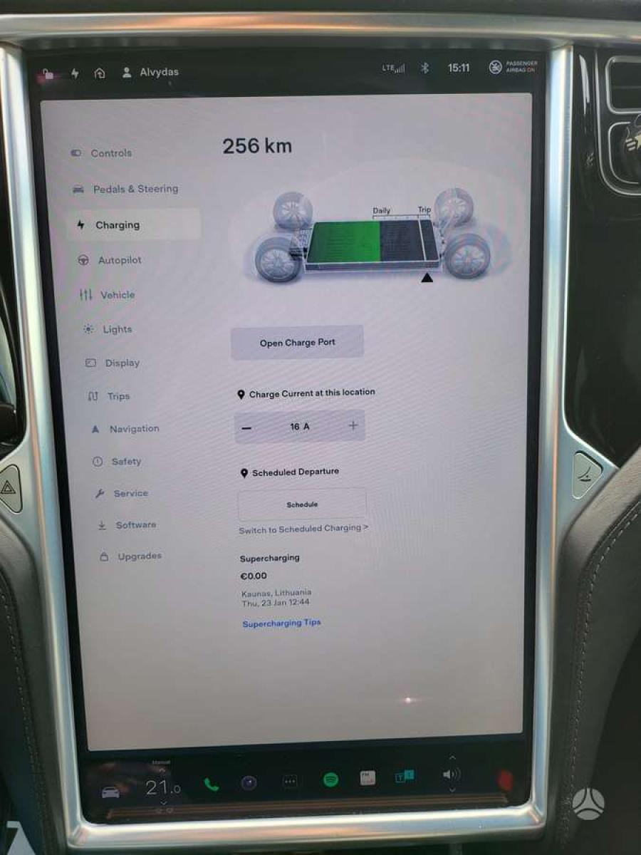 Brown Tesla Model S 2016 in Siauliai, with an engine capacity of 0.00 L and mileage of 149 thousand km for 16900 €, photo 27 on AUTOMOTO.COM.LV