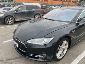 Green Tesla Model S 2014 in Klaipeda, with an engine capacity of 0.00 L and mileage of 175 thousand km for 10900 €, photo  on AUTOMOTO.COM.LV