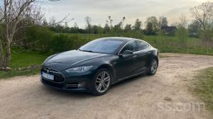 Zaļš Tesla Model S 2014 Ogre, ar dzinēja tilpumu 0.00 L un nobraukumu 177 tūkst. km par 18500 €, foto  vietnē AUTOMOTO.COM.LV