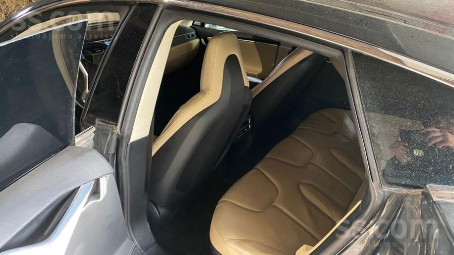 Zaļš Tesla Model S 2014 Ogre, ar dzinēja tilpumu 0.00 L un nobraukumu 177 tūkst. km par 18500 €, foto 9 vietnē AUTOMOTO.COM.LV