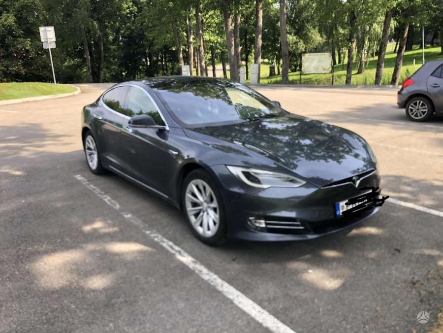 Grey Tesla Model S 2017 in Taurage, with an engine capacity of 0.00 L and mileage of 155 thousand km for 19100 €, photo 1 on AUTOMOTO.COM.LV