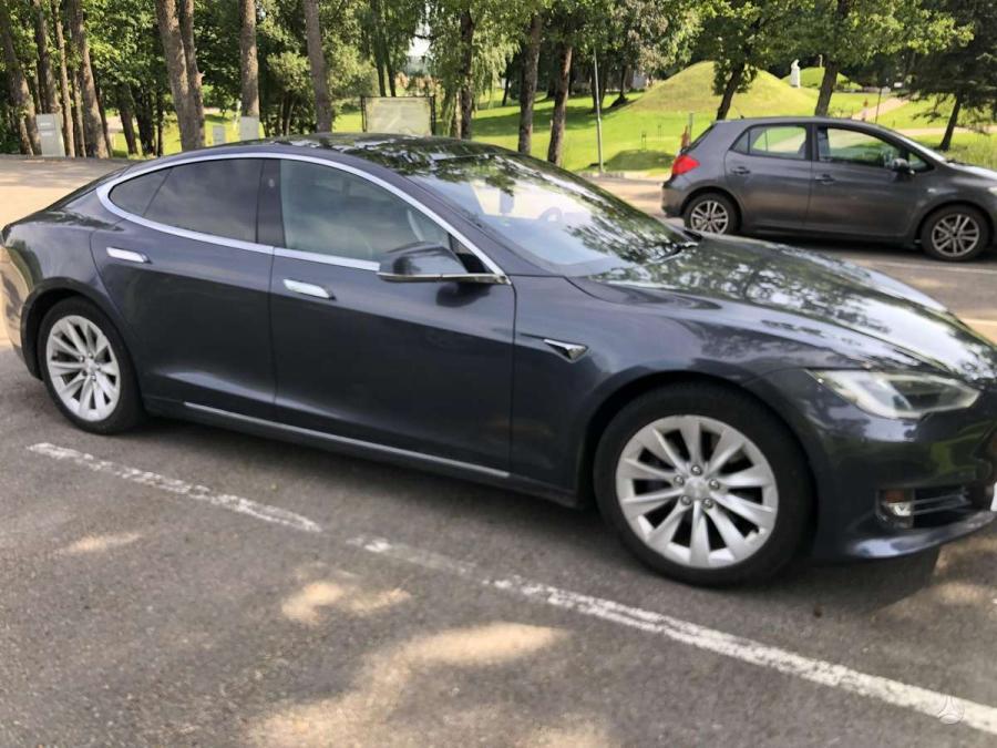 Grey Tesla Model S 2017 in Taurage, with an engine capacity of 0.00 L and mileage of 155 thousand km for 19100 €, photo 3 on AUTOMOTO.COM.LV