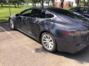Grey Tesla Model S 2017 in Taurage, with an engine capacity of 0.00 L and mileage of 155 thousand km for 19100 €, photo 5 on AUTOMOTO.COM.LV