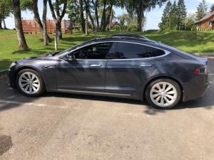 Grey Tesla Model S 2017 in Taurage, with an engine capacity of 0.00 L and mileage of 155 thousand km for 19100 €, photo 6 on AUTOMOTO.COM.LV