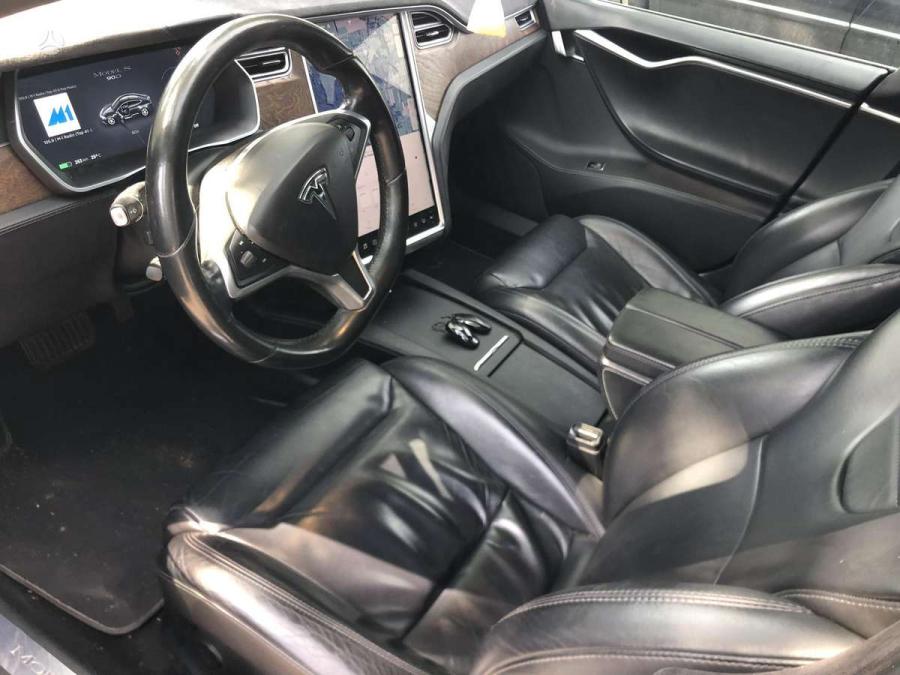Grey Tesla Model S 2017 in Taurage, with an engine capacity of 0.00 L and mileage of 155 thousand km for 19100 €, photo 7 on AUTOMOTO.COM.LV
