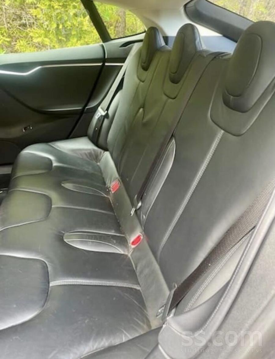 Grey Tesla Model S 2013 in Riga, with an engine capacity of 0.00 L and mileage of 153 thousand km for 12777 €, photo 5 on AUTOMOTO.COM.LV