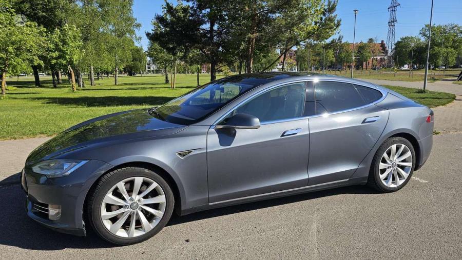 Pelēks Tesla Model S 2013 Klaipėda, ar dzinēja tilpumu 0.00 L un nobraukumu 256 tūkst. km par 12300 €, foto 1 vietnē AUTOMOTO.COM.LV