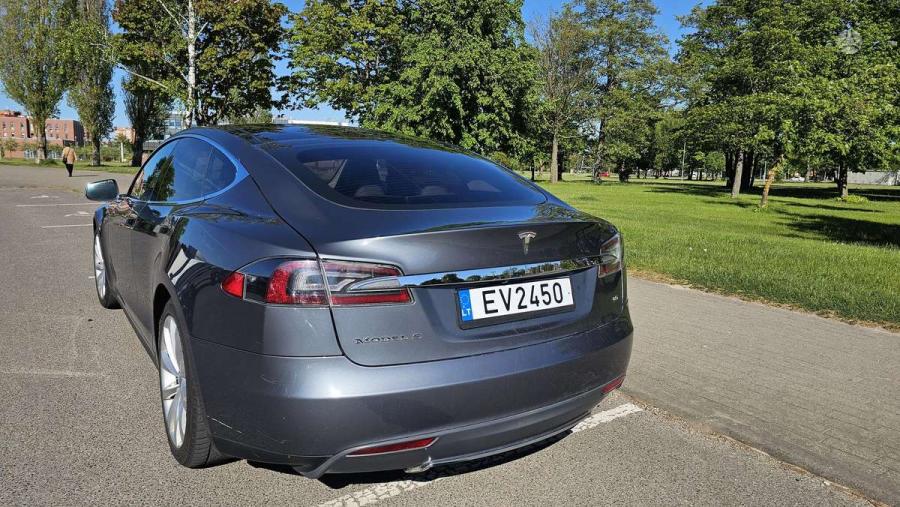 Pelēks Tesla Model S 2013 Klaipėda, ar dzinēja tilpumu 0.00 L un nobraukumu 256 tūkst. km par 12300 €, foto 3 vietnē AUTOMOTO.COM.LV