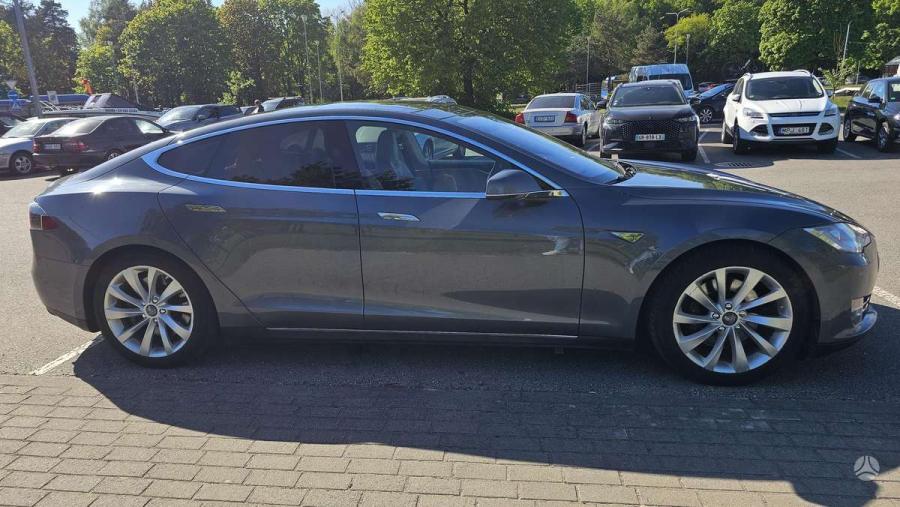 Pelēks Tesla Model S 2013 Klaipėda, ar dzinēja tilpumu 0.00 L un nobraukumu 256 tūkst. km par 12300 €, foto 6 vietnē AUTOMOTO.COM.LV