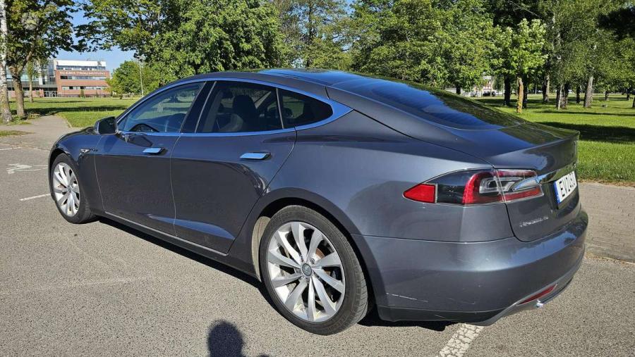 Pelēks Tesla Model S 2013 Klaipėda, ar dzinēja tilpumu 0.00 L un nobraukumu 256 tūkst. km par 12300 €, foto 8 vietnē AUTOMOTO.COM.LV