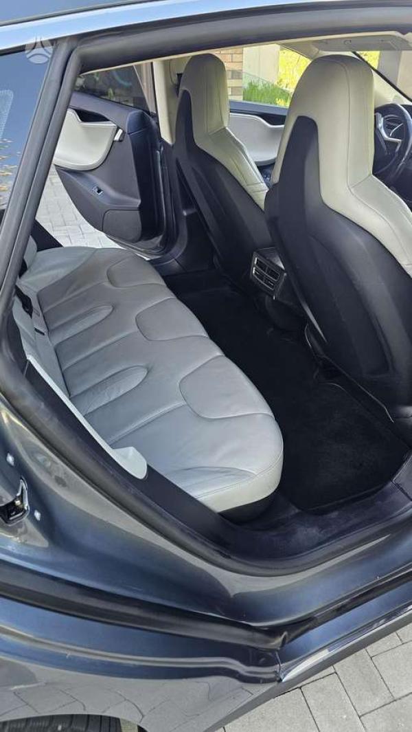 Tesla Model S 2013 Klaipėda vietnē Pelēks Tesla Model S 2013 Klaipėda, ar dzinēja tilpumu 0.00 L un nobraukumu 256 tūkst. km par 12300 €, foto 9 vietnē AUTOMOTO.COM.LV