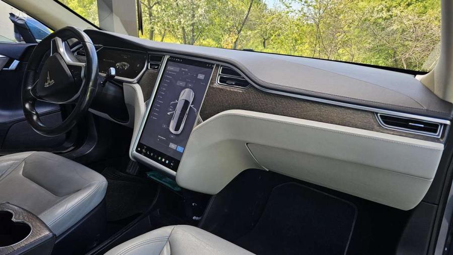 Pelēks Tesla Model S 2013 Klaipėda, ar dzinēja tilpumu 0.00 L un nobraukumu 256 tūkst. km par 12300 €, foto 13 vietnē AUTOMOTO.COM.LV