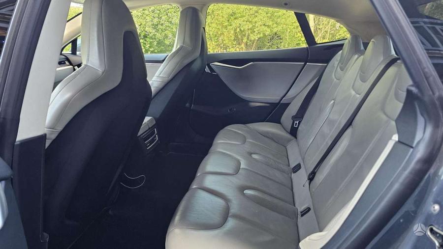 Pelēks Tesla Model S 2013 Klaipėda, ar dzinēja tilpumu 0.00 L un nobraukumu 256 tūkst. km par 12300 €, foto 14 vietnē AUTOMOTO.COM.LV