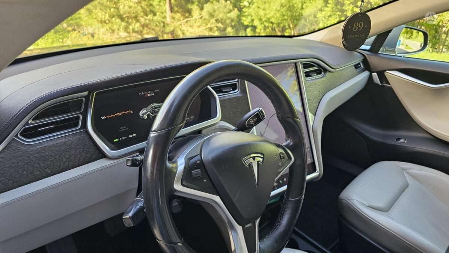Pelēks Tesla Model S 2013 Klaipėda, ar dzinēja tilpumu 0.00 L un nobraukumu 256 tūkst. km par 12300 €, foto 17 vietnē AUTOMOTO.COM.LV