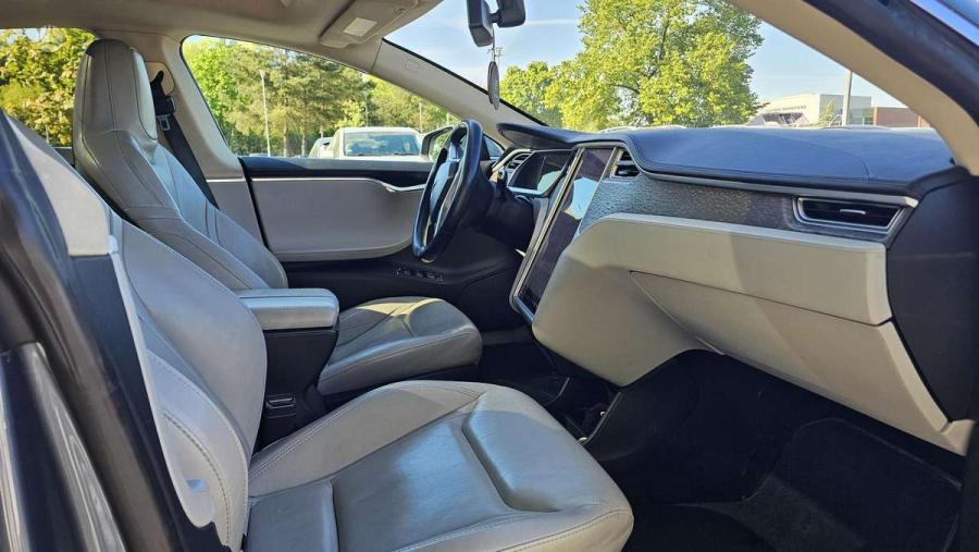 Pelēks Tesla Model S 2013 Klaipėda, ar dzinēja tilpumu 0.00 L un nobraukumu 256 tūkst. km par 12300 €, foto 18 vietnē AUTOMOTO.COM.LV