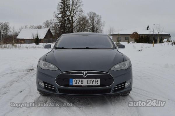 Grey Tesla Model S 2014 in Tartu, with an engine capacity of 0.00 L and mileage of 204 thousand km for 13900 €, photo 2 on AUTOMOTO.COM.LV