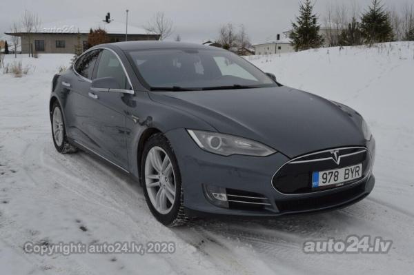 Grey Tesla Model S 2014 in Tartu, with an engine capacity of 0.00 L and mileage of 204 thousand km for 13900 €, photo 3 on AUTOMOTO.COM.LV