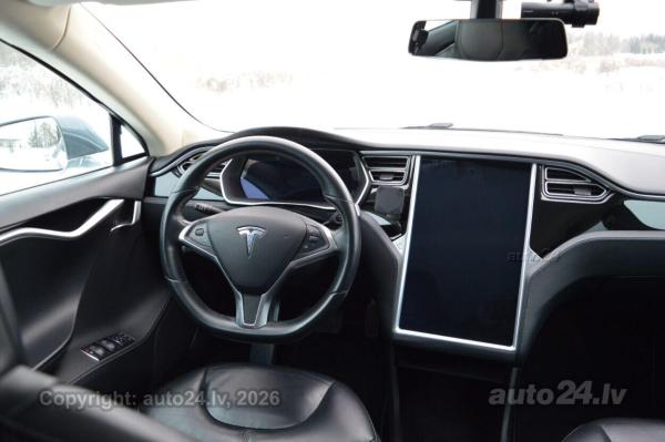 Grey Tesla Model S 2014 in Tartu, with an engine capacity of 0.00 L and mileage of 204 thousand km for 13900 €, photo 9 on AUTOMOTO.COM.LV
