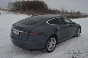 Pelēks Tesla Model S 2014 Tartu, ar dzinēja tilpumu 0.00 L un nobraukumu 204 tūkst. km par 13900 €, foto 5 vietnē AUTOMOTO.COM.LV
