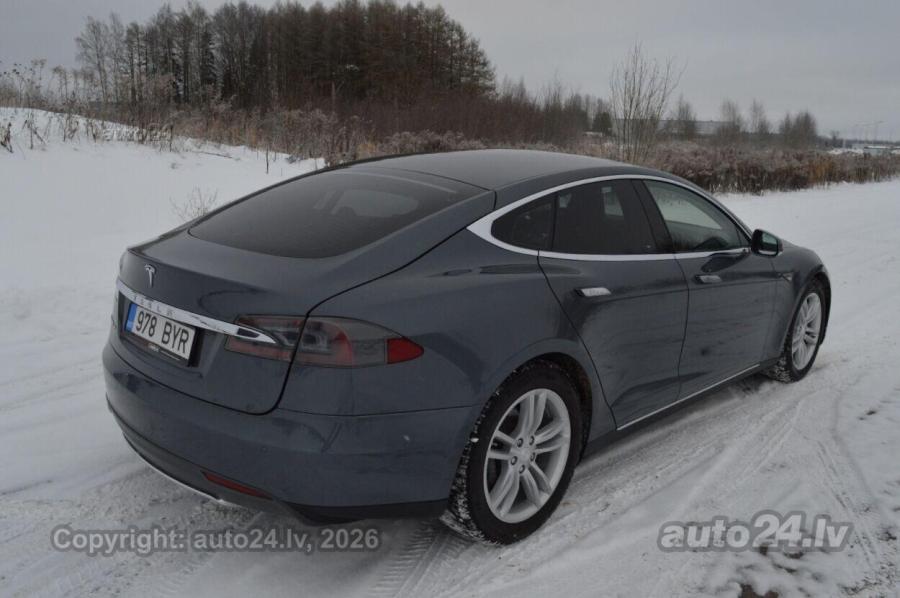 Pelēks Tesla Model S 2014 Tartu, ar dzinēja tilpumu 0.00 L un nobraukumu 204 tūkst. km par 13900 €, foto 5 vietnē AUTOMOTO.COM.LV