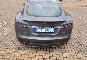 Grey Tesla Model S 2014 in Riga, with an engine capacity of 0.00 L and mileage of 256 thousand km for 10777 €, photo 3 on AUTOMOTO.COM.LV