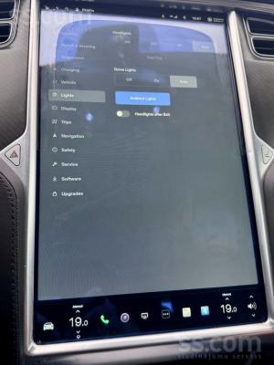 Grey Tesla Model S 2014 in Riga, with an engine capacity of 0.00 L and mileage of 256 thousand km for 10777 €, photo 9 on AUTOMOTO.COM.LV