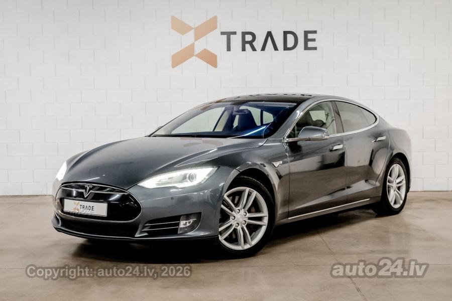 Pelēks Tesla Model S 2014 Pērnava, ar dzinēja tilpumu 0.00 L un nobraukumu 259 tūkst. km par 13900 €, foto 1 vietnē AUTOMOTO.COM.LV