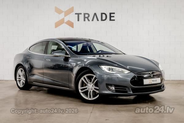Pelēks Tesla Model S 2014 Pērnava, ar dzinēja tilpumu 0.00 L un nobraukumu 259 tūkst. km par 13900 €, foto 2 vietnē AUTOMOTO.COM.LV