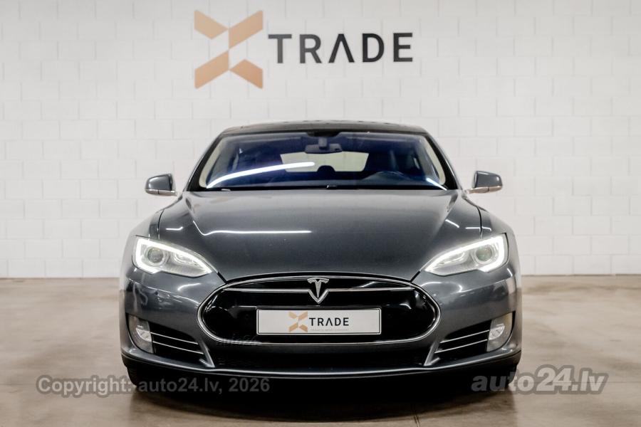 Pelēks Tesla Model S 2014 Pērnava, ar dzinēja tilpumu 0.00 L un nobraukumu 259 tūkst. km par 13900 €, foto 4 vietnē AUTOMOTO.COM.LV