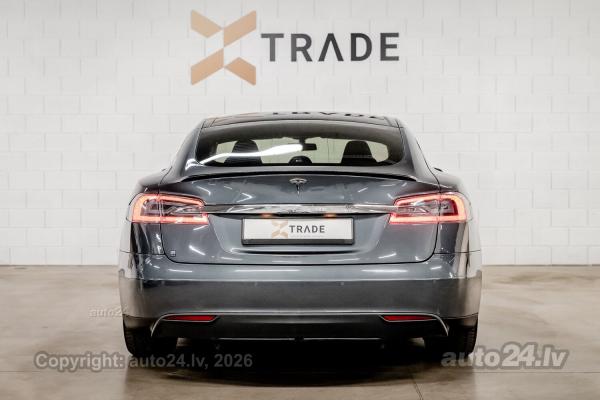 Pelēks Tesla Model S 2014 Pērnava, ar dzinēja tilpumu 0.00 L un nobraukumu 259 tūkst. km par 13900 €, foto 4 vietnē AUTOMOTO.COM.LV