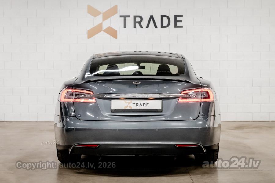 Pelēks Tesla Model S 2014 Pērnava, ar dzinēja tilpumu 0.00 L un nobraukumu 259 tūkst. km par 13900 €, foto 5 vietnē AUTOMOTO.COM.LV